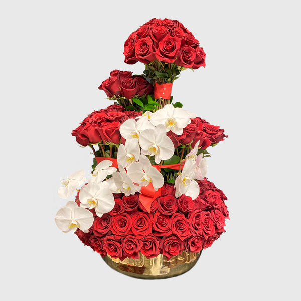 Chic Flowers Arrangement. 300 Roses | Carlos Marin Designer